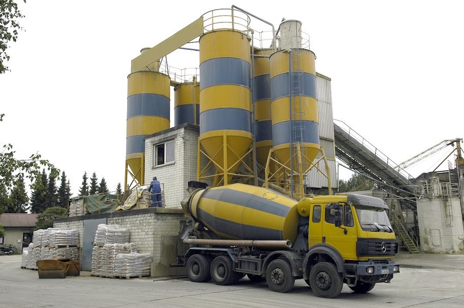 Statie betoane Liebherr de vanzare second hand import 70m3/h capacitate ...