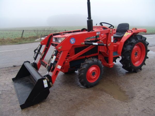 TRACTOR MIC CU INCARCATOR FRONTAL KUBOTA L1-22DT NOU demonstrativ