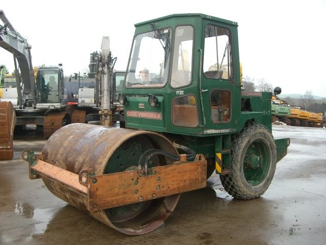 Cilindru vibrocompactor second hand Case Vibromax W 602 PD ieftin de ...