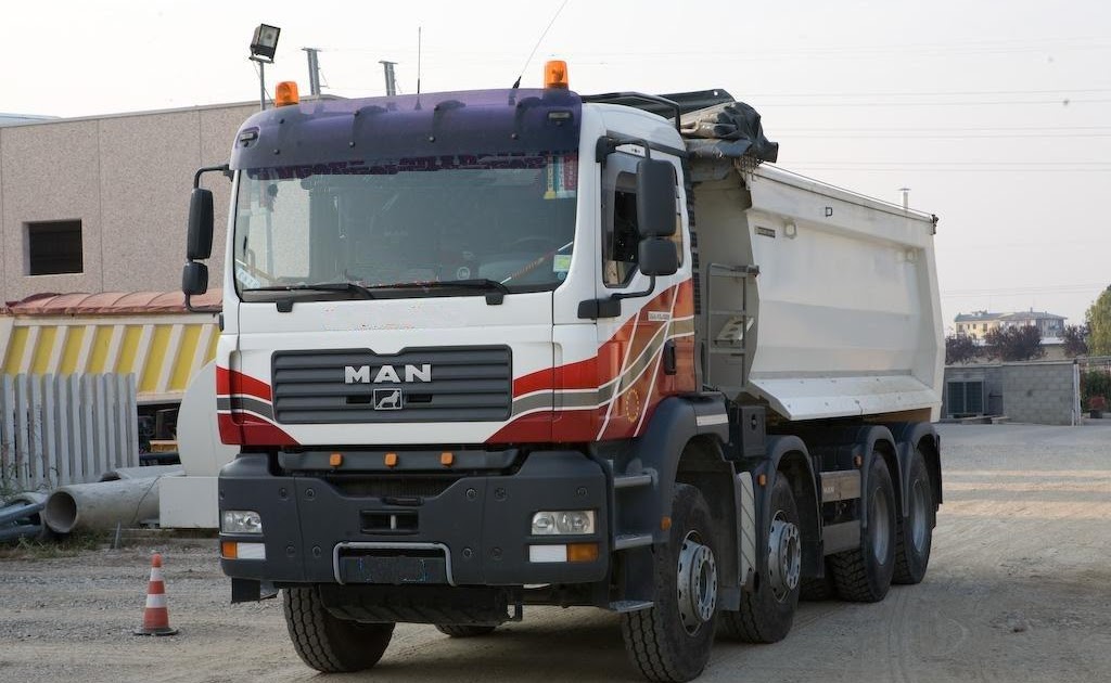 BASCULANTA MAN 41480 MAN 8x4 18m3 second hand de vanzre basculante man 8x4