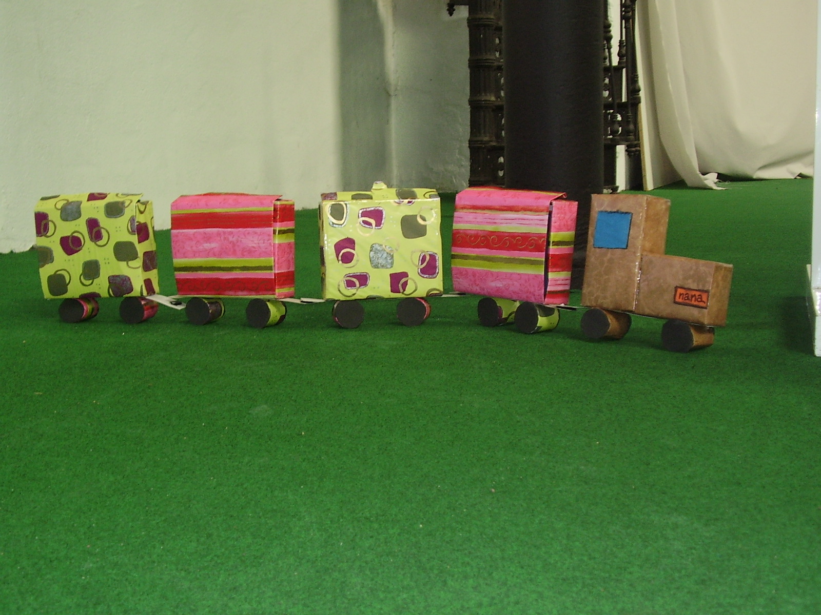 Fotos de trenes de carton - Imagui