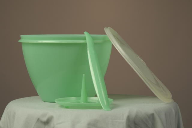 A Vintage Tupperware Bonanza: The Jade (green) vinty Lettuce Crisper!