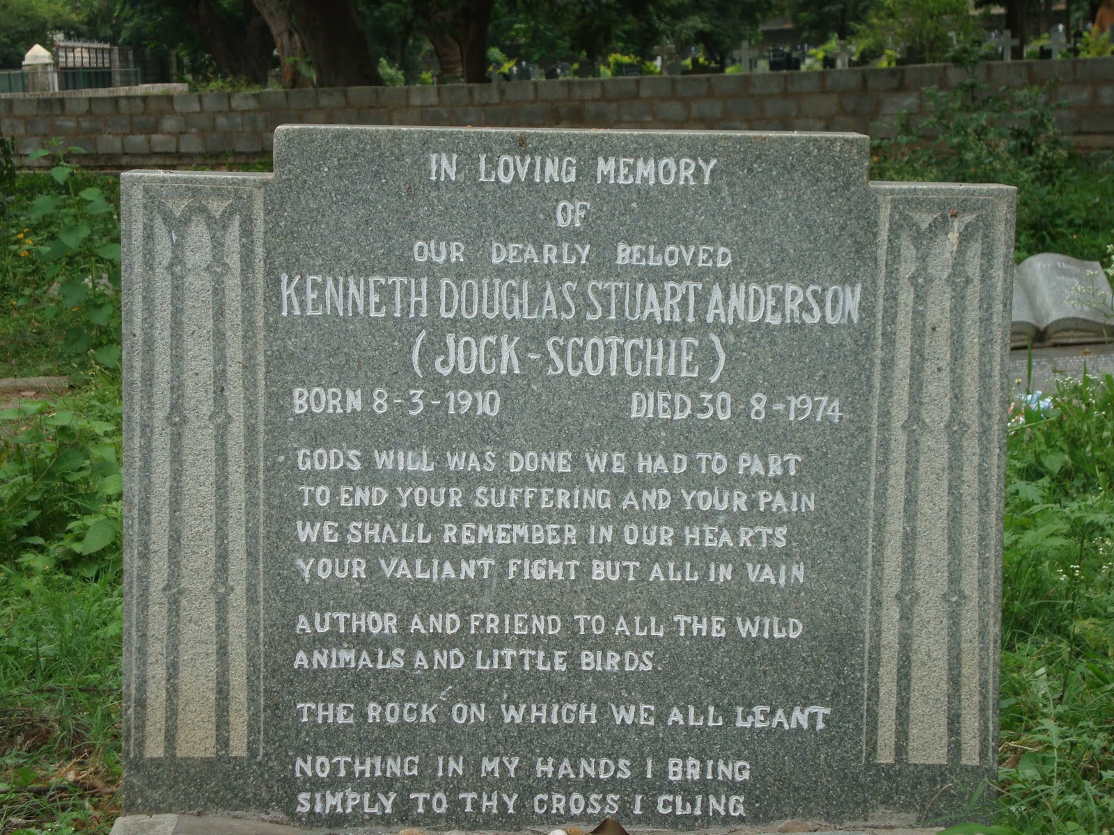 Dave's Wildlife Channel: Kenneth Anderson's grave in Bangalore