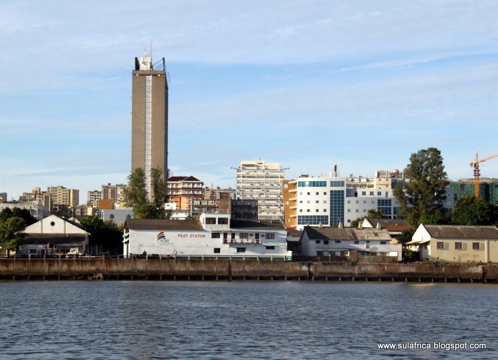 Pelo leste do sul de África: Maputo visto da Catembe...