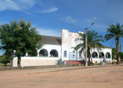 Pelo leste do sul de África: Mocuba