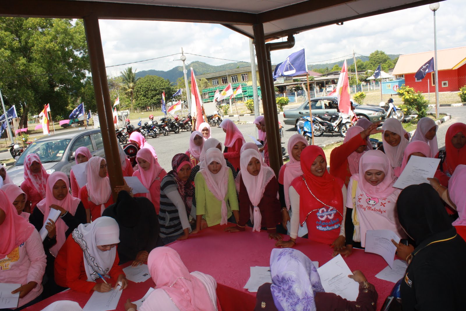 Puteri UMNO Kerteh: Majlis Pelancaran Kelab Motor Puteri di Dewan Sivik ...