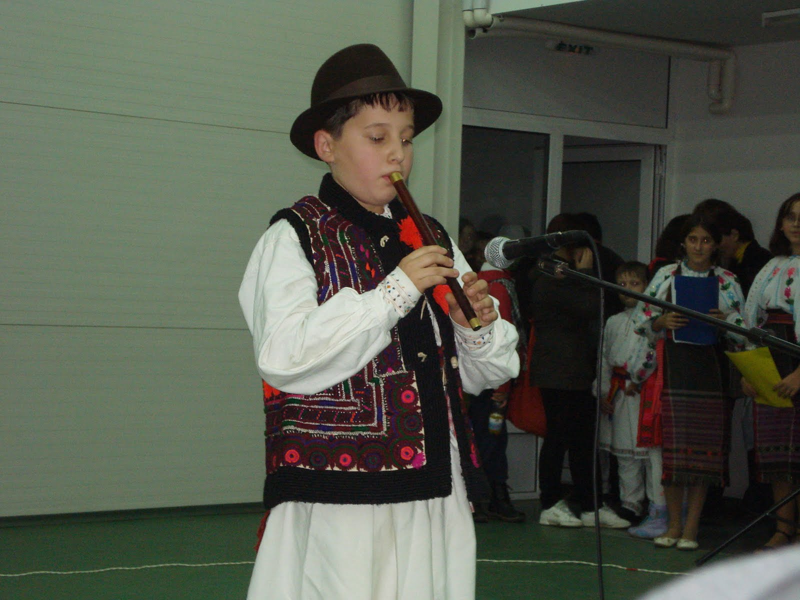 Scoala cu Clasele I-VIII Nr 1 Faraoani: Lansarea cărţii:"Monografia ...