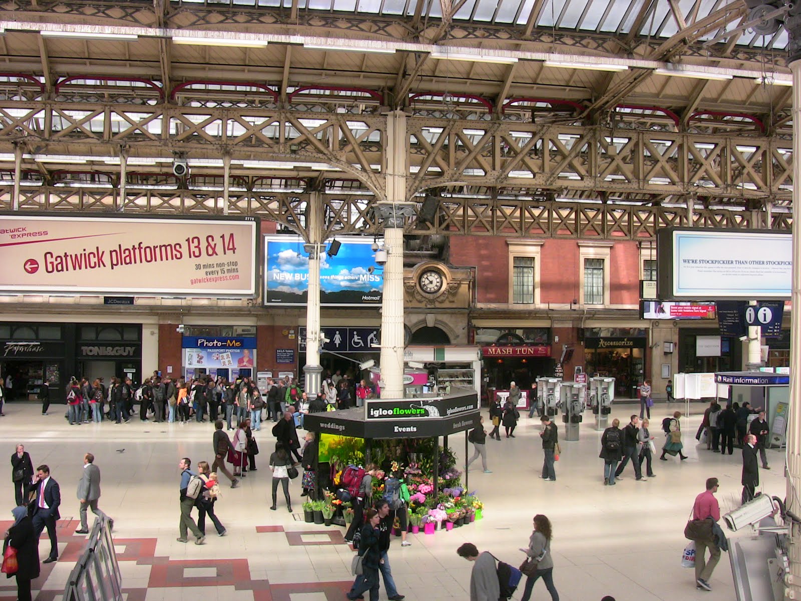 Moss Travel Photography: Inside Victoria Station, London, England ...