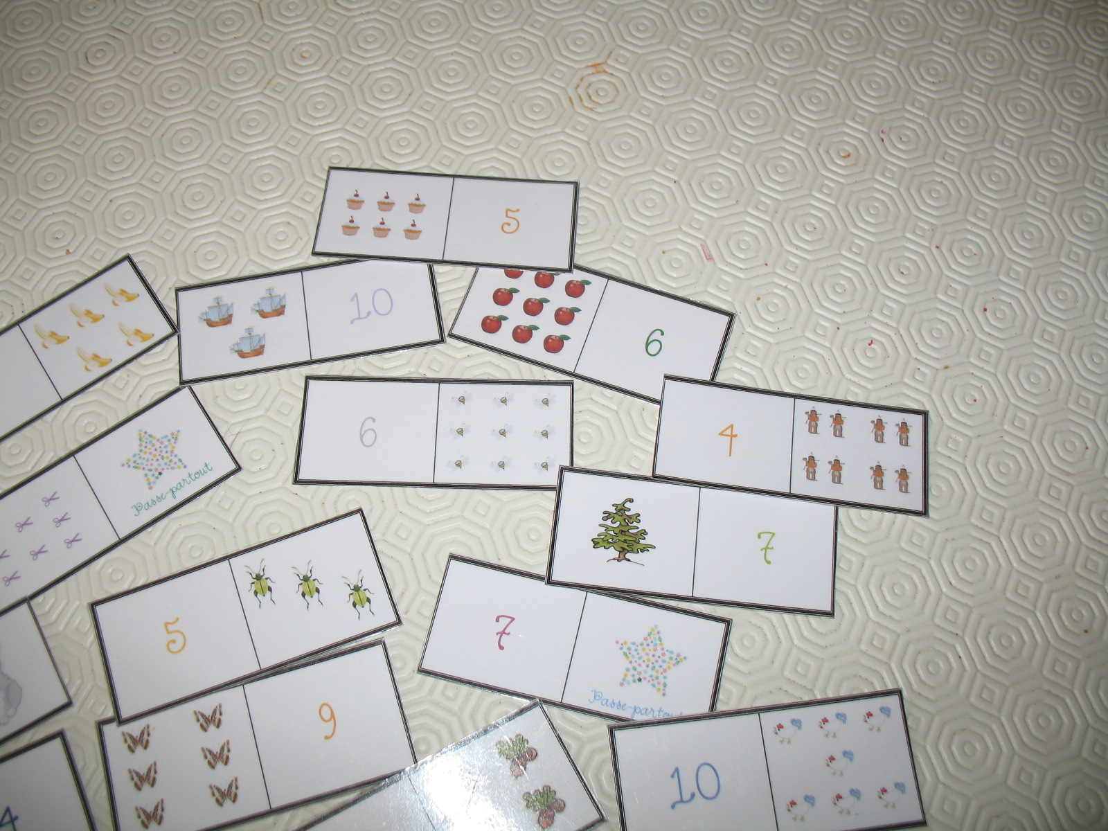 Ma p'tite école à moi: Les dominos