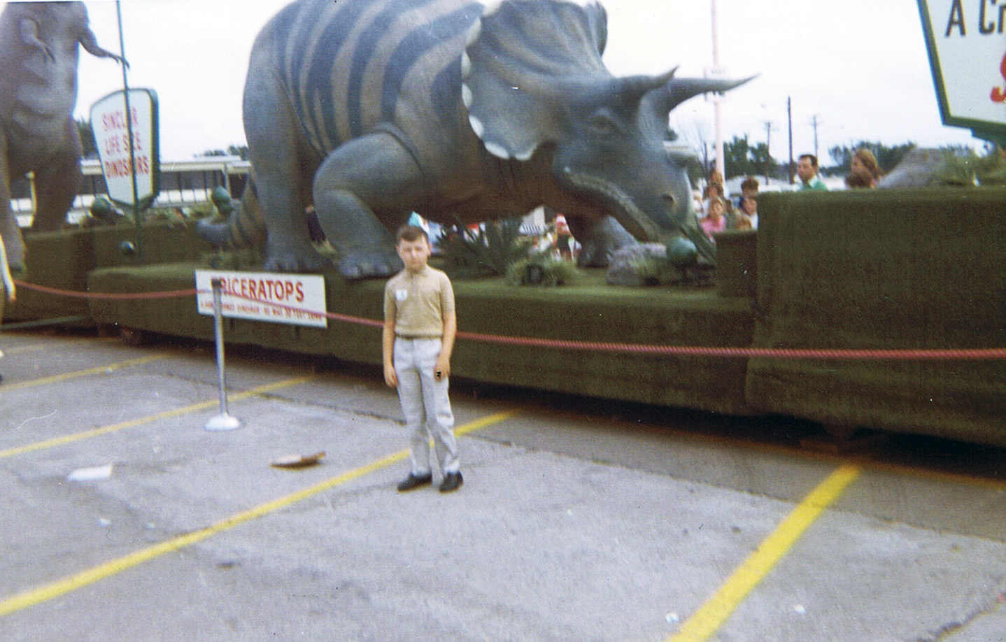 Scary Terry's World: Sinclair Life-Size Dinosaurs!