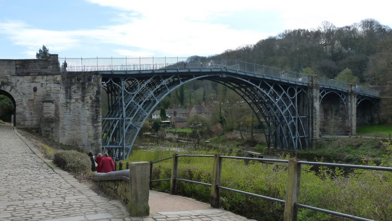 Boobook explores Europe: An iron bridge