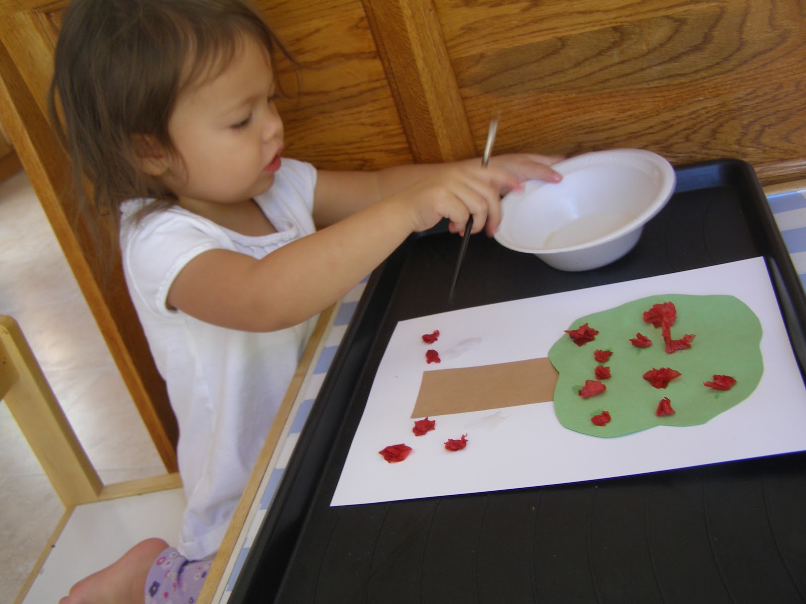 (Home)School of the Blogosphere: Tissue Paper Apple Tree