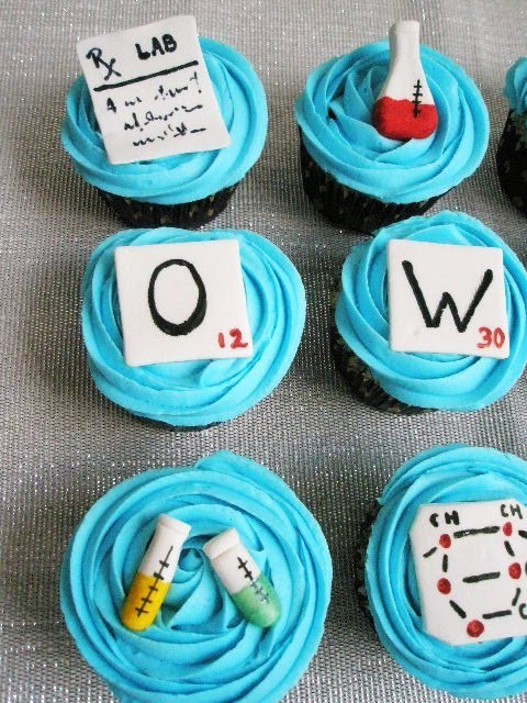 Sweetie's Bakeshop: Chemist/Lab cupcakes