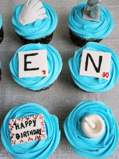 Sweetie's Bakeshop: Chemist/Lab cupcakes