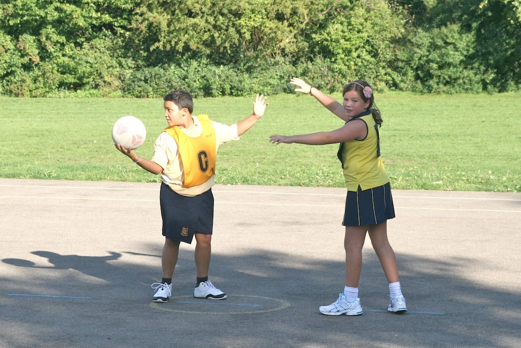 Little Heath School Netball: Year 6 Girls v Boys Netball Match