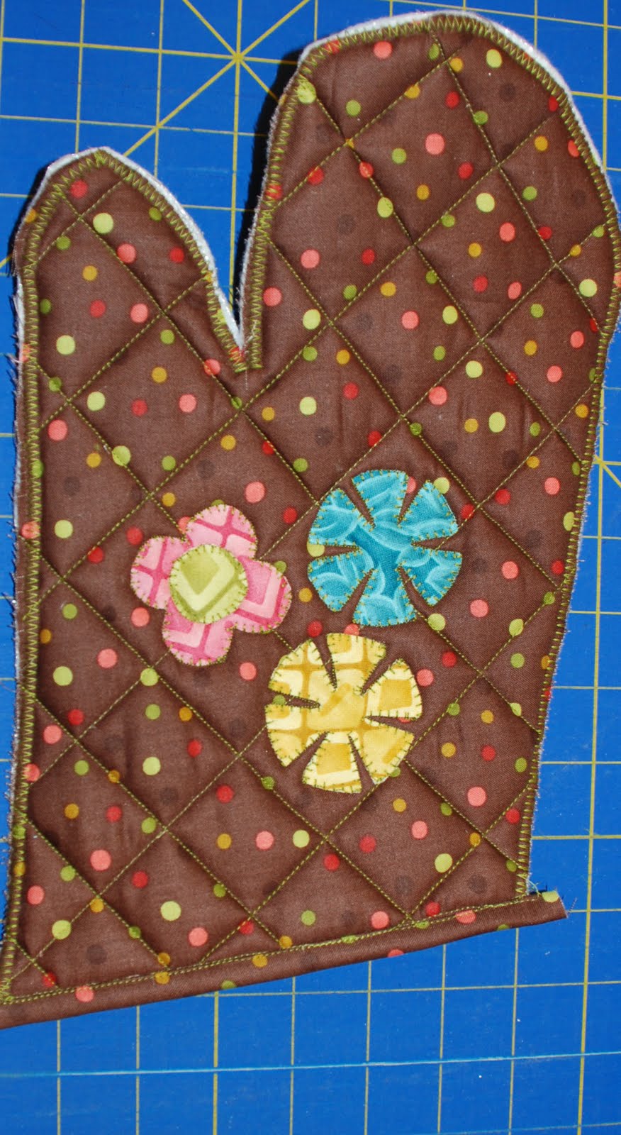 Spun Sugar Quilts: Oven Mitt Tutorial: Weekend Kitchen Ensemble on Moda ...