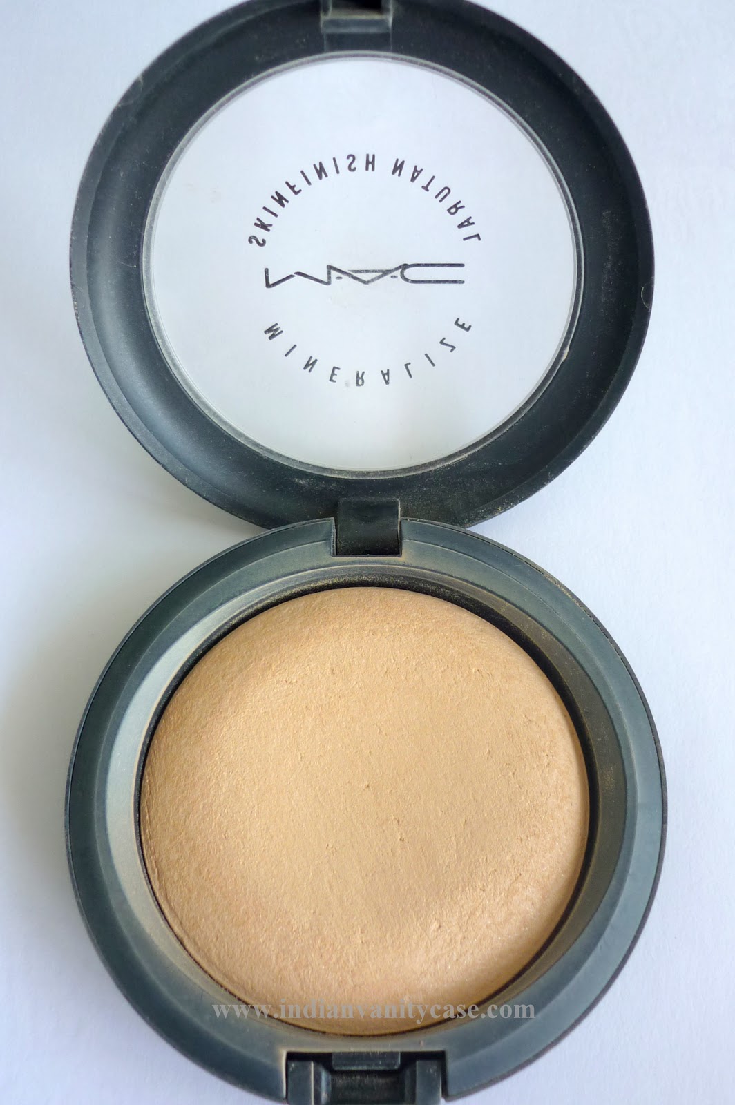 A Cynful Fiction: MAC Mineralize Skinfinish Natural Light Medium