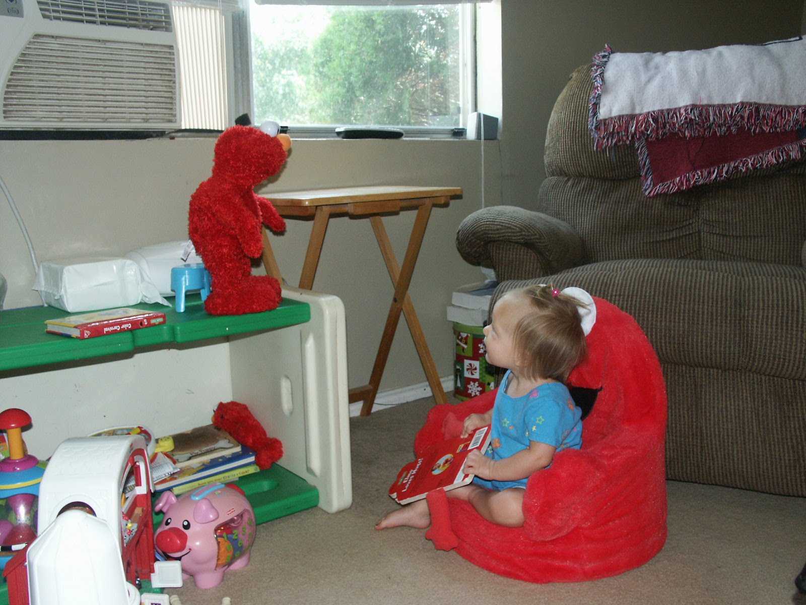 Baby Smith's Page: Autumn & Elmo Chair