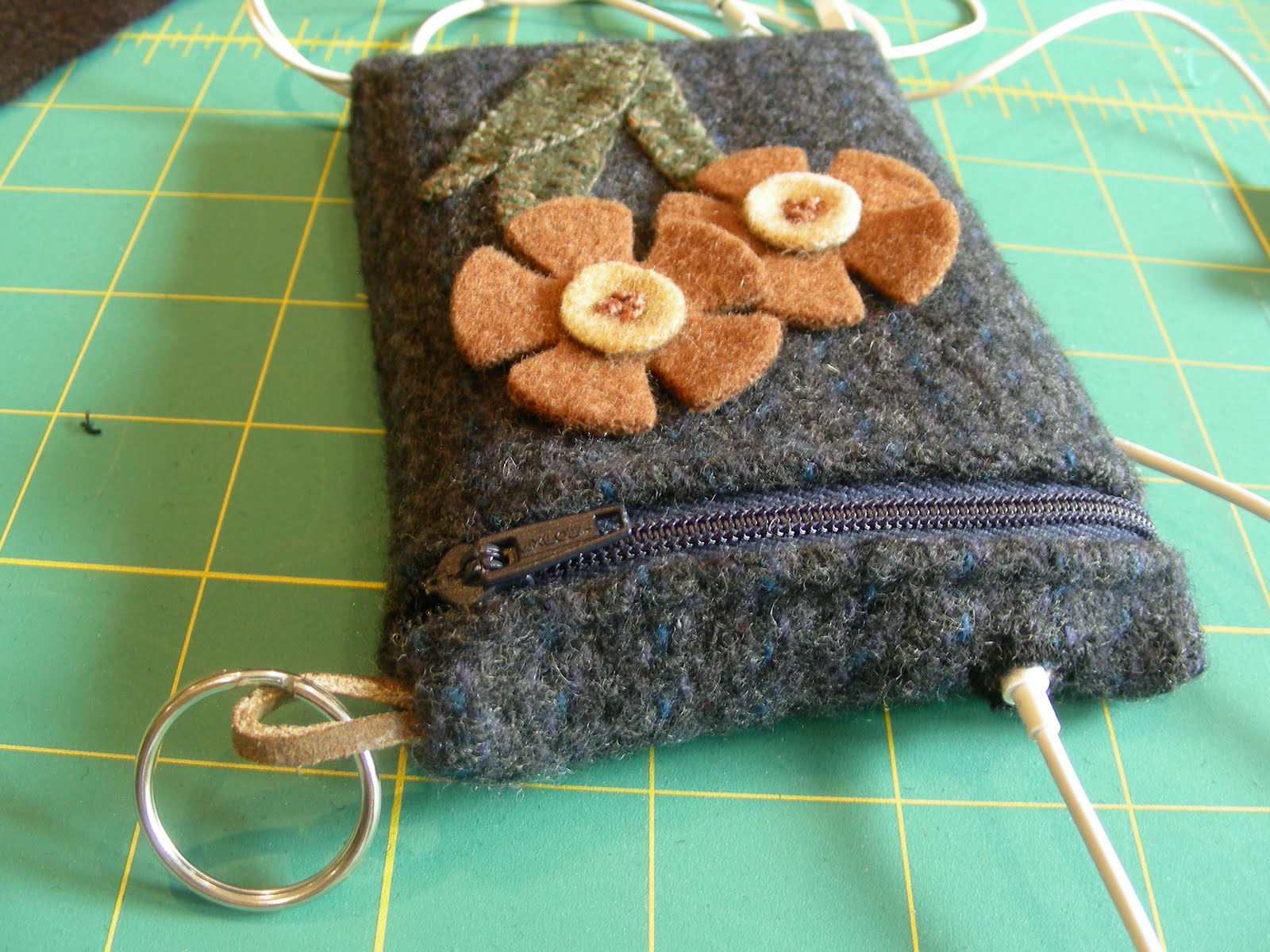 Penny Rugs and More: iPod Penny Purse