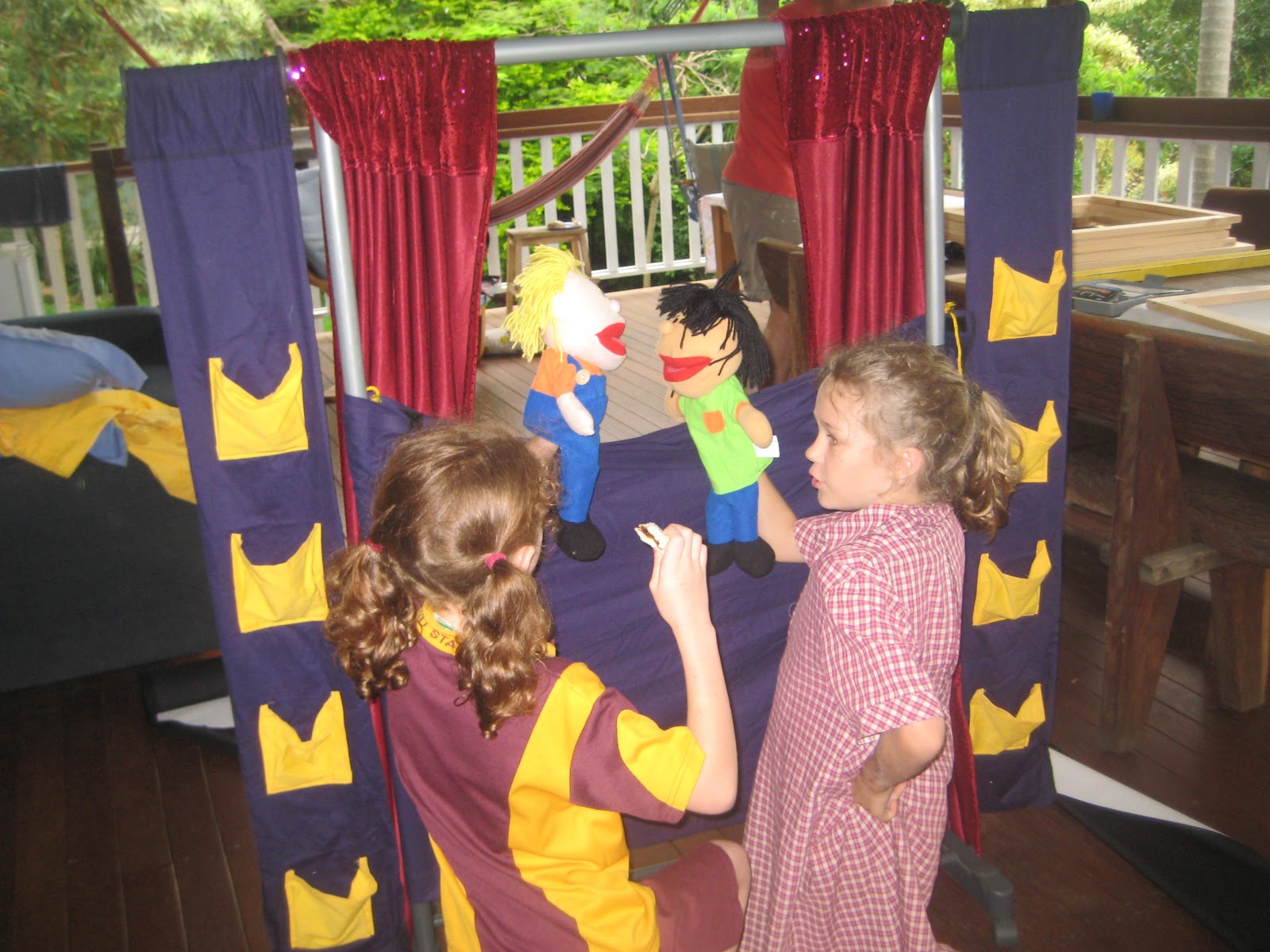 wide eyed: puppet theatre