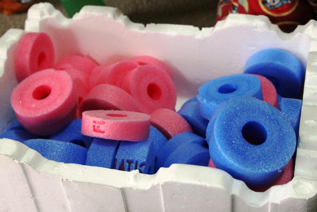 Mumma made it: craft for little people: noodle threading