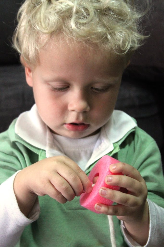 Mumma made it: craft for little people: noodle threading