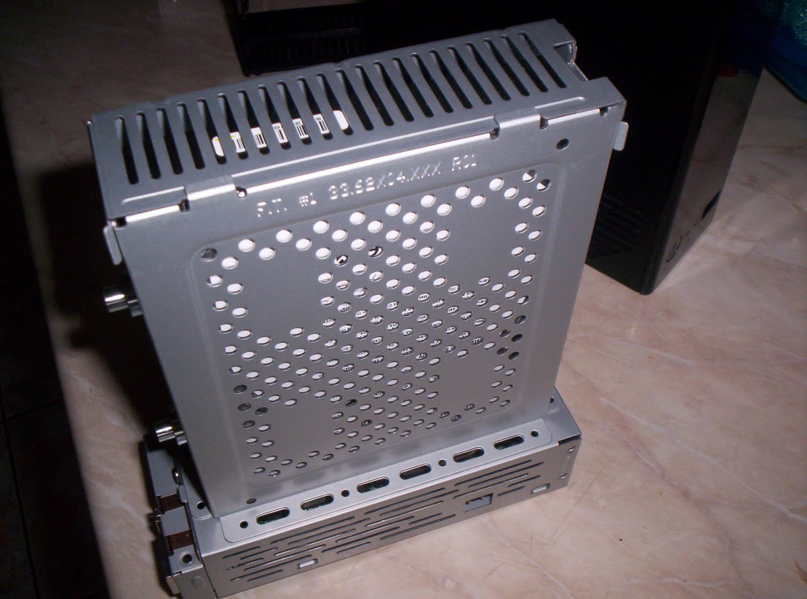 Cracking Seagate Black Armor NAS 110: Opening the box