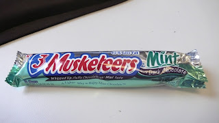 DudeBroBlog: Product Review: 3 Musketeers Mint with Dark Chocolate