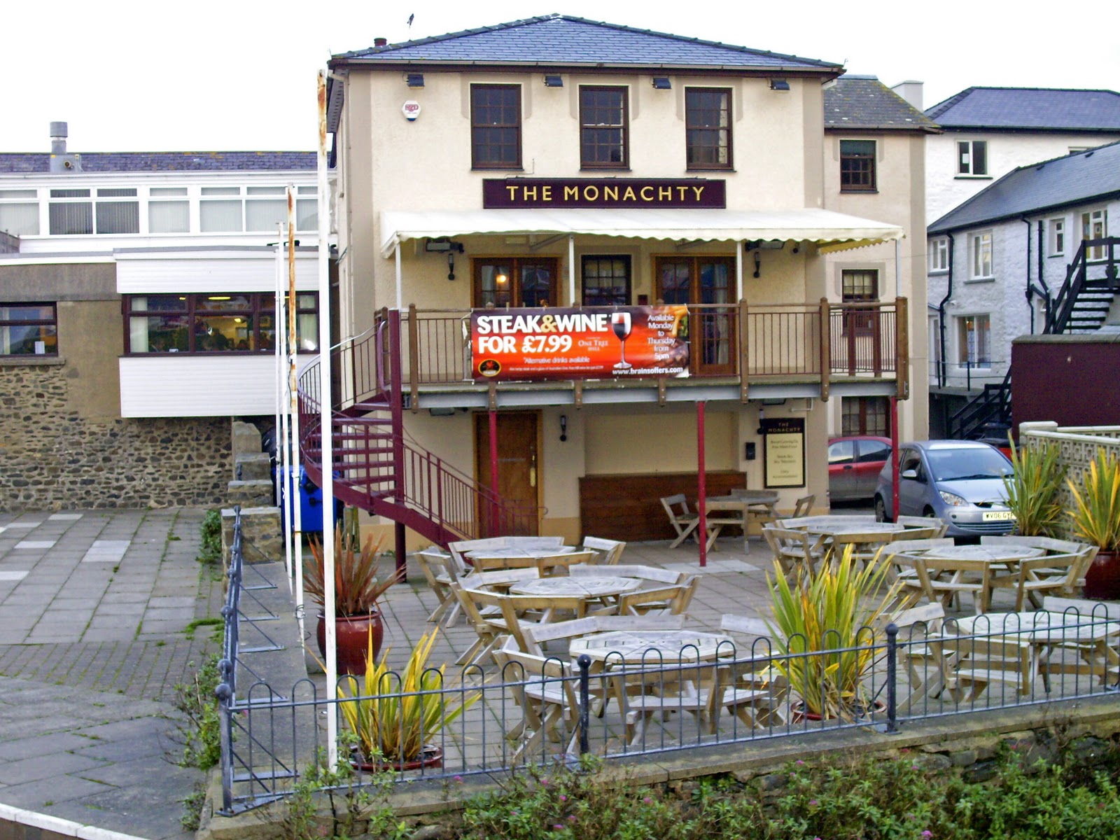 Aberystwyth Pubs Guide: Aberaeron - The Monachty