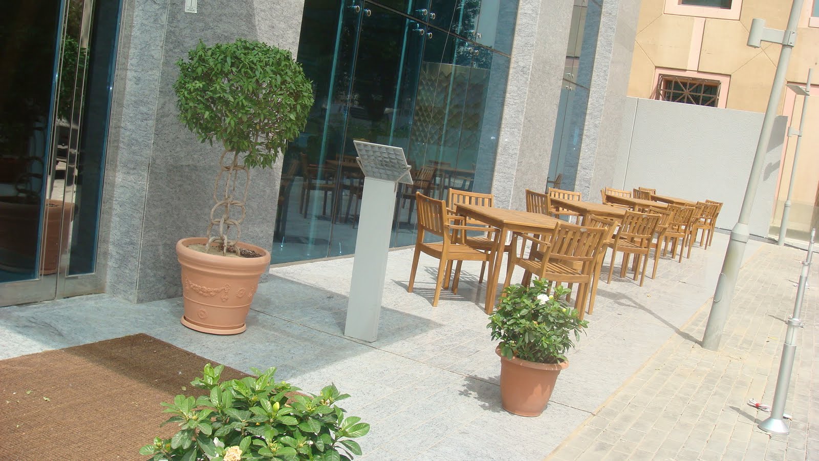 eshda3wa: Review: Think Cafe & Restaurant