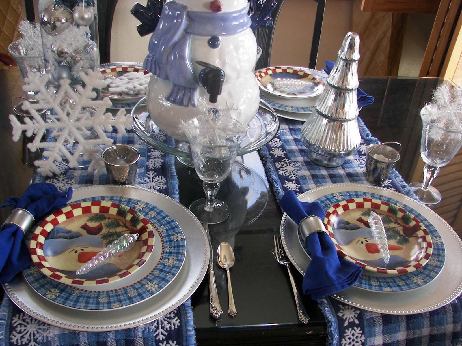 Red Couch Recipes: Snow Tablescape