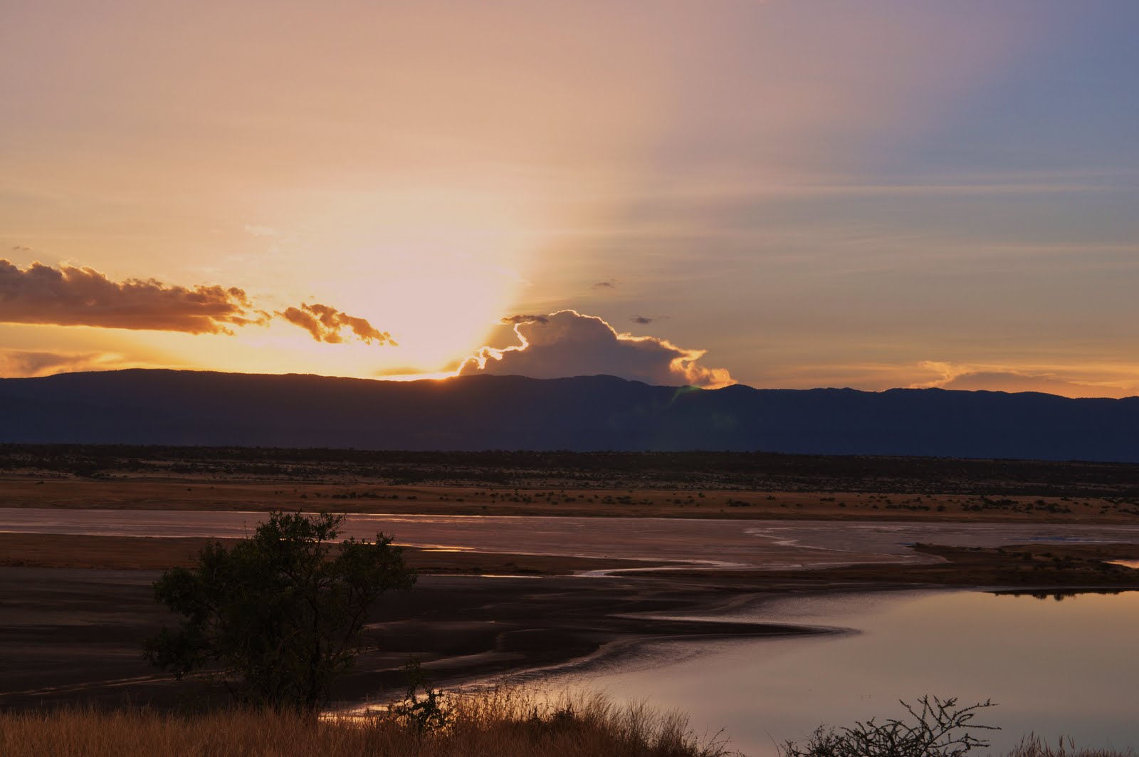 KENYA CAMPERS: LAKE MAGADI