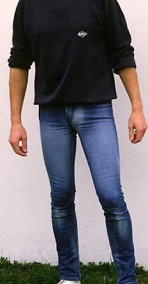 Mucho Gorgeousness!: Skintight Jeans with visible BULGES