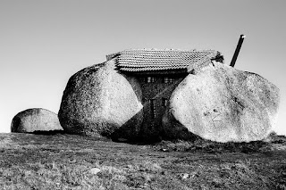 Stone Art Blog: You call that a Rock house....This is a ROCK HOUSE