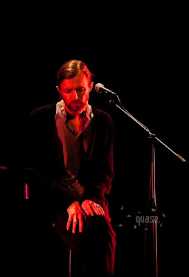 quase. fotografia: JJ Johanson no Centro de Artes do Espectáculo de ...