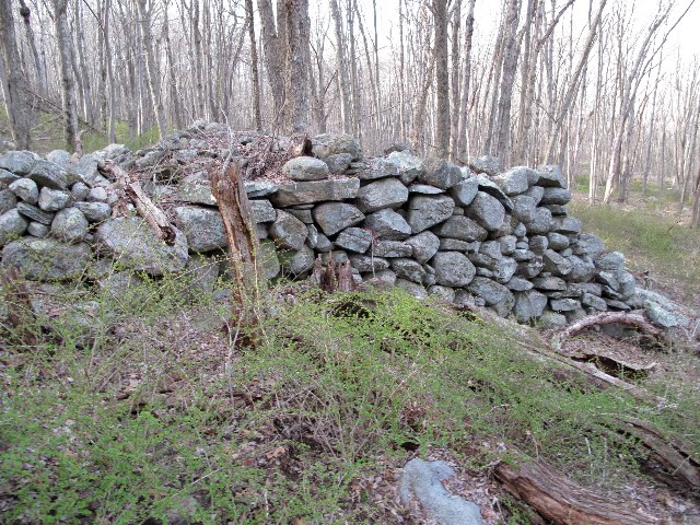 Rock Piles: More on the large oval piles from N. Stonington CT with ...