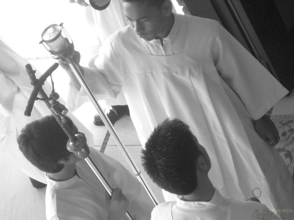 Reyjr.com: Living Batangueño: Palaspas (Palm Sunday)