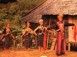 LUKISAN & GAMBAR RUNGUS: TARIAN RUNGUS - MONGIGOL OM SUMUNDAI