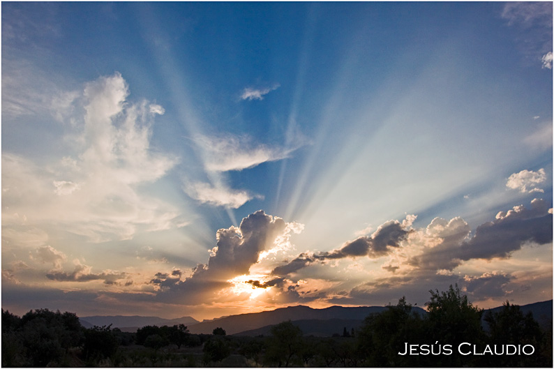 El Blog de Jesus Claudio: Atardecer con últimos rayos de sol.