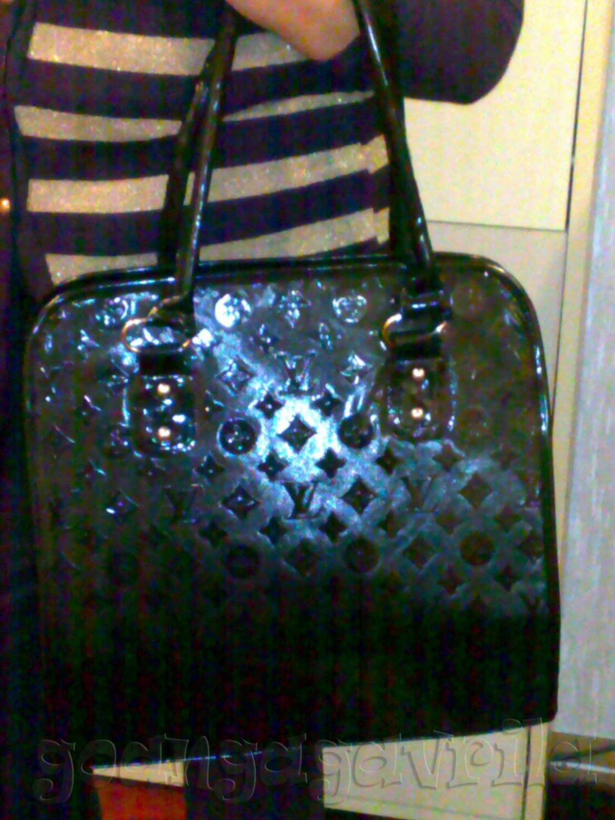 REDUCERE : Geanta Louis Vuitton LV neagra ~ ♀♂ Shoppings ♀♂