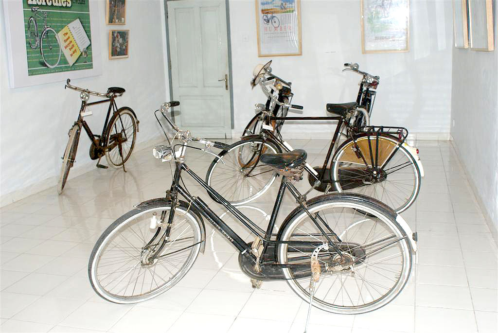 KORAN JOGJA: = Pameran Pit Onthel 2010. INDISCHE FIETSEN. Bentara ...