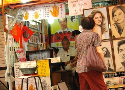 Places in Singapore: Chinatown - Sago Lane
