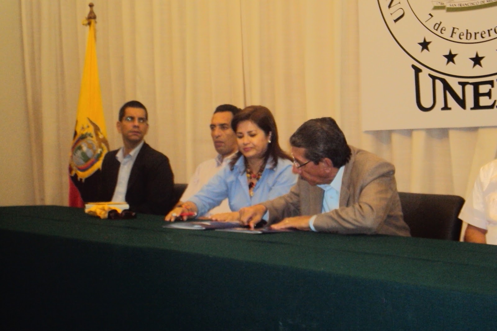 importancia de la comunicacion: EL SIMPOSIO EJEMPLO DE SUPERACION