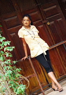 Srilankan Actress: Sexy Sri Lanka Female Singer Surani De Mel