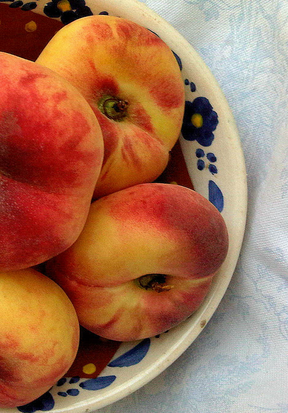 Scarlet Pippin: UFO peaches