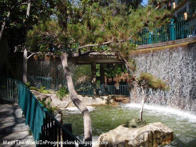 Meet The World: The Disneyland Hotel: Part 1 - Waterfalls and Caves
