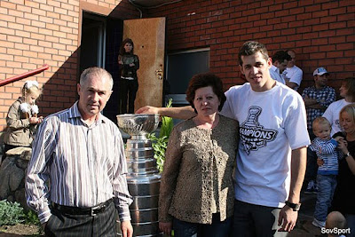 Hockey for the Ladies: MaMa and PaPa Malkin in Magnitogorsk with the Cup