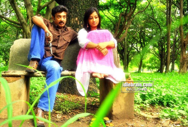 Tamil actor mohan with his wife - talkinglasopa