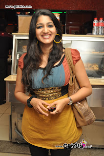 ENTERTINMENT: Vijay tv super singer anchor Divya new photos