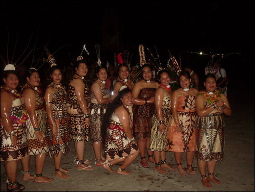 Faiva Faka-Tonga: Tau'olunga Faka-Tokolahi (Group Dance)